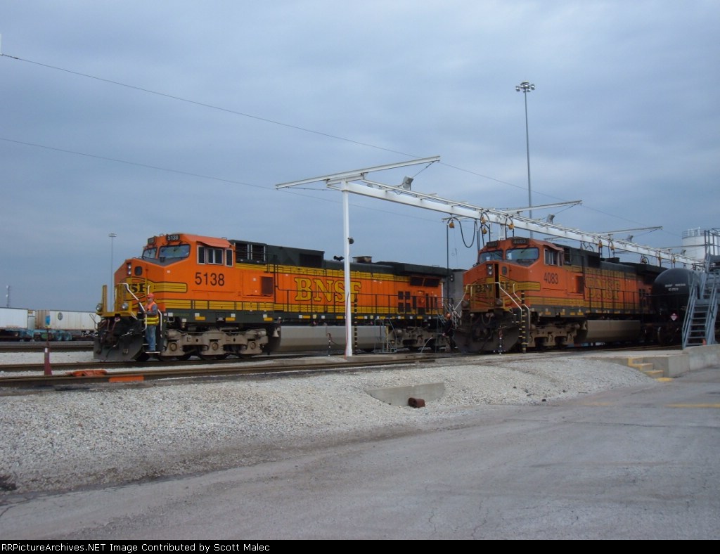 BNSF 5138 & 4083